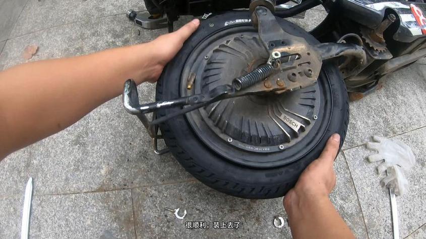 电动车轮胎正确安装方向图标