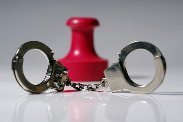 检察院打击刑事犯罪图标