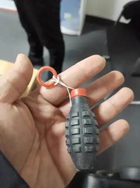 好玩的手榴弹游戏玩法截图