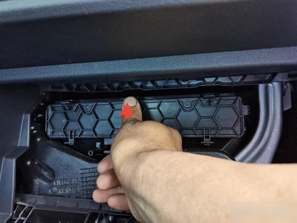 荣威RX5怎么更换空调滤芯和空气滤芯图标