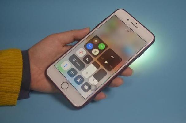 iphone8手电筒在哪图标