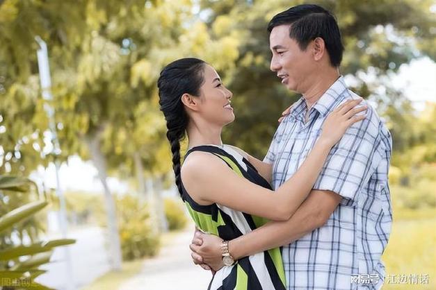 70岁男人一旦爱上一个女人图标