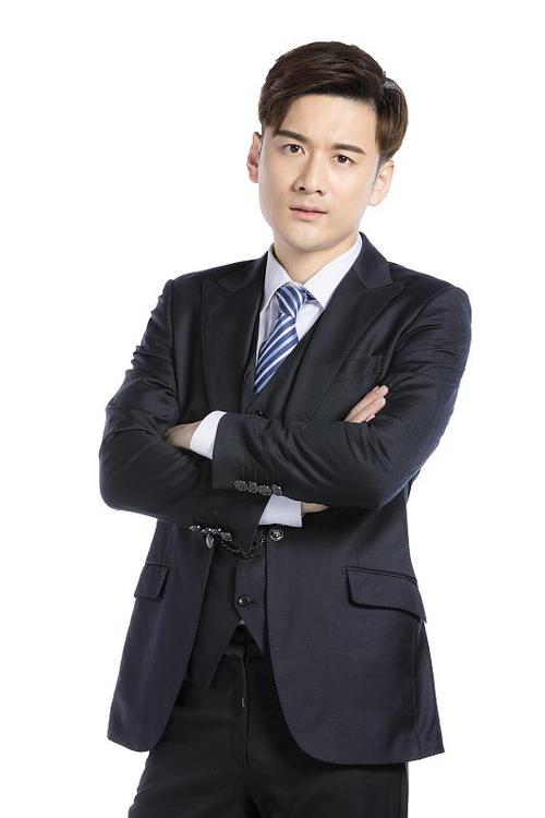 从抱臂姿势看人的性格图标
