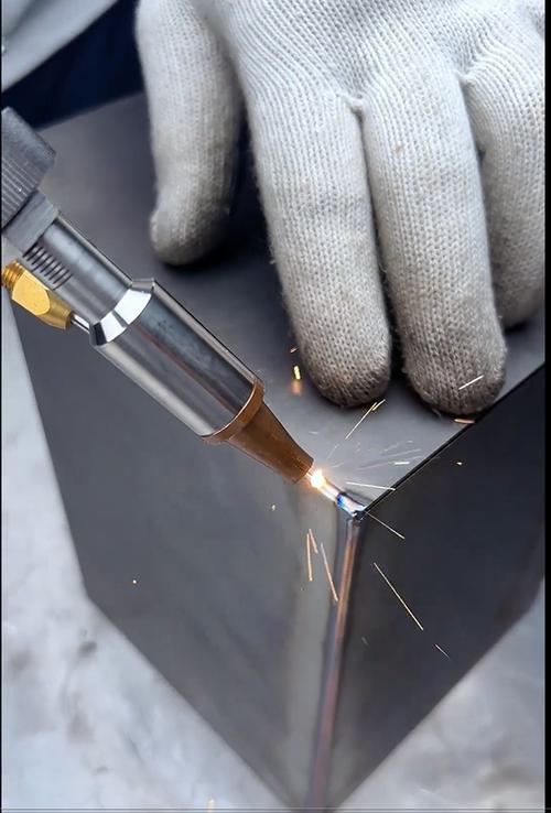 激光焊机是利用什么焊接的图标