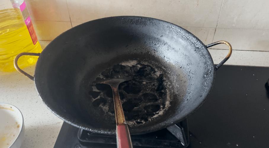 蒸锅烧干了还能用吗截图