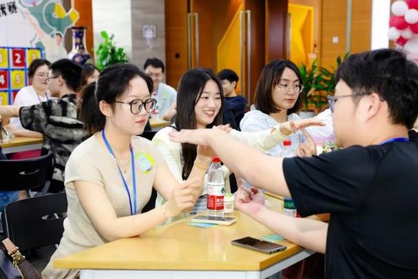 彩彩交友图标