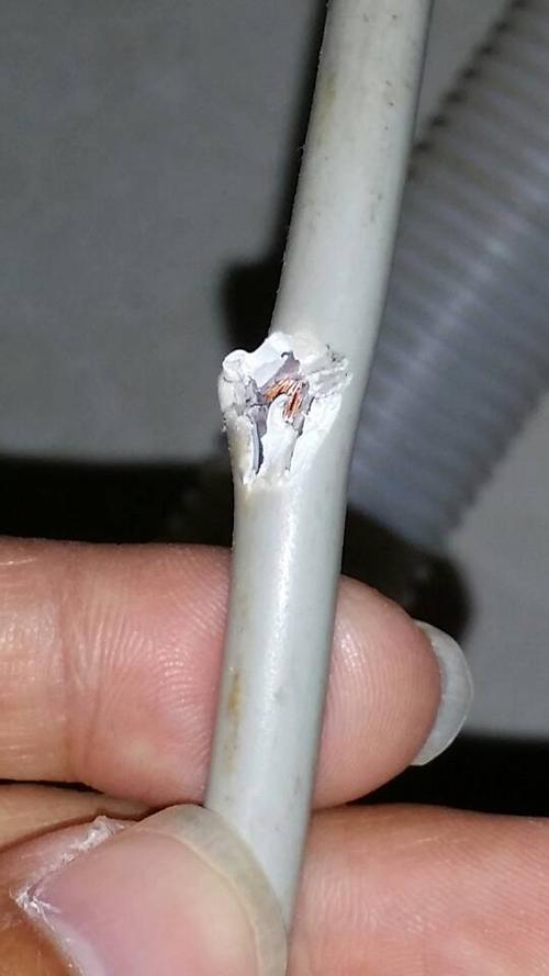 电线有点破皮可以用吗截图