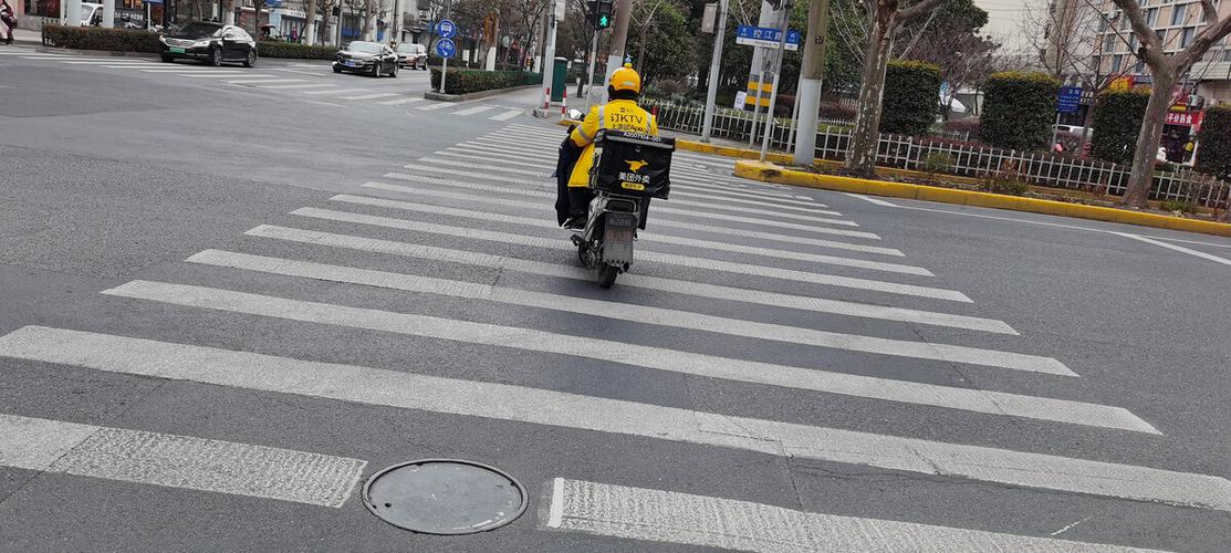 送外卖的快递员截图