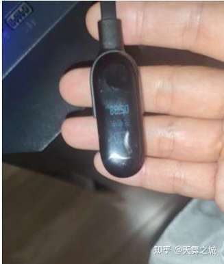 手环好久不用了,充不上电了图标