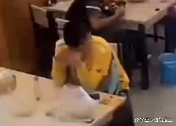 骑手把餐撒了需要赔付吗图标