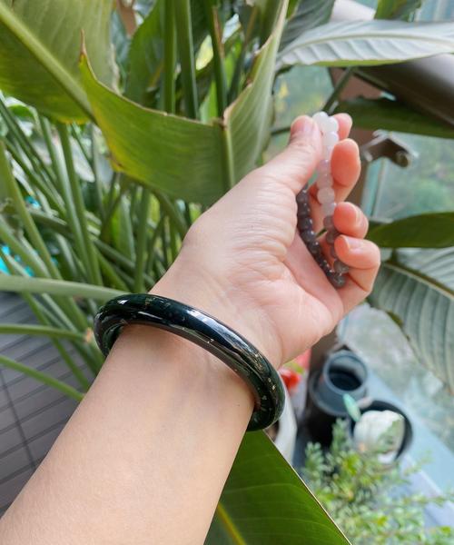 且末蓝偏深绿色好吗