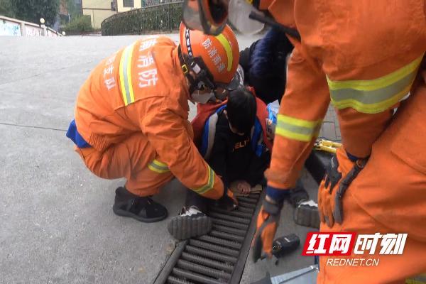 卡掉在缝里怎么办图标