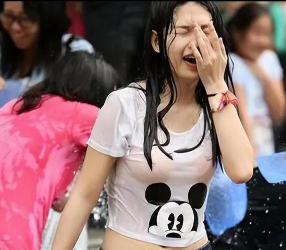 女人泼水暗示什么图标