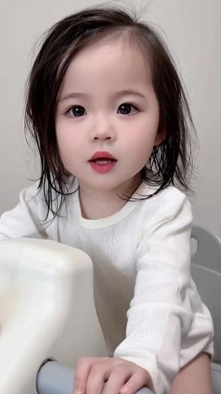 人类幼崽一岁内好可爱图标