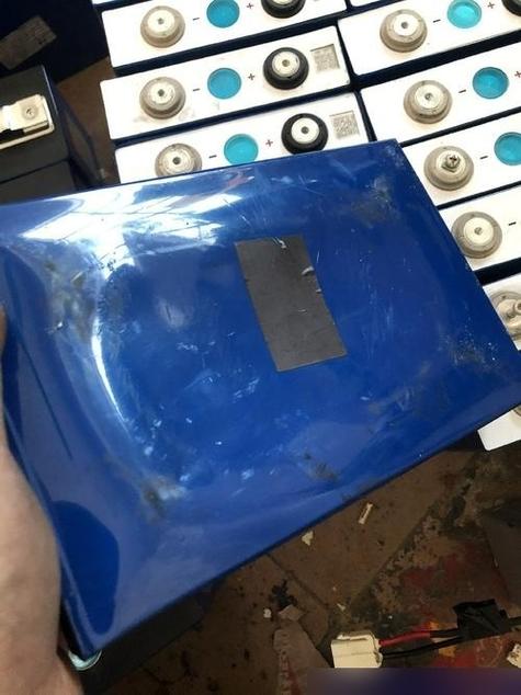 电池鼓包了还能用吗图标