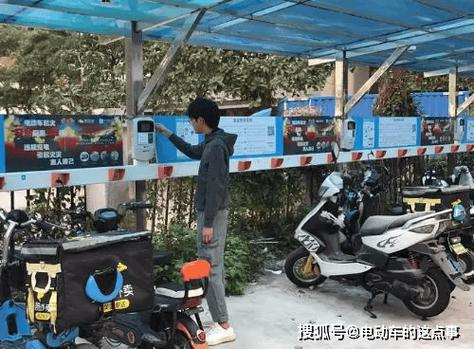 小蜜蜂充满电要几个小时