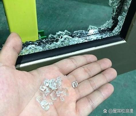 玻璃有大洞怎么封掉截图
