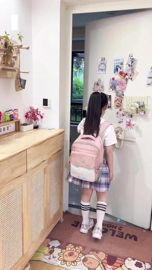 小学生上学的一天vlog图标