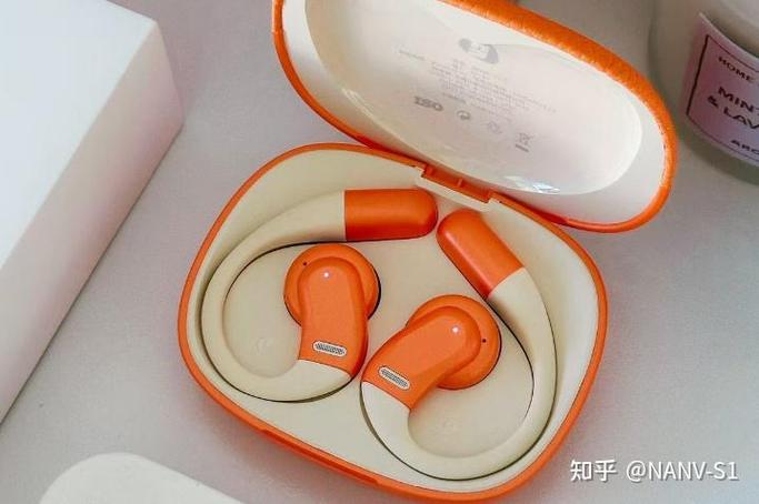 蓝牙耳机戴两个还是一个图标