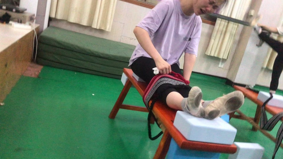 老虎凳压腿疼吗图标