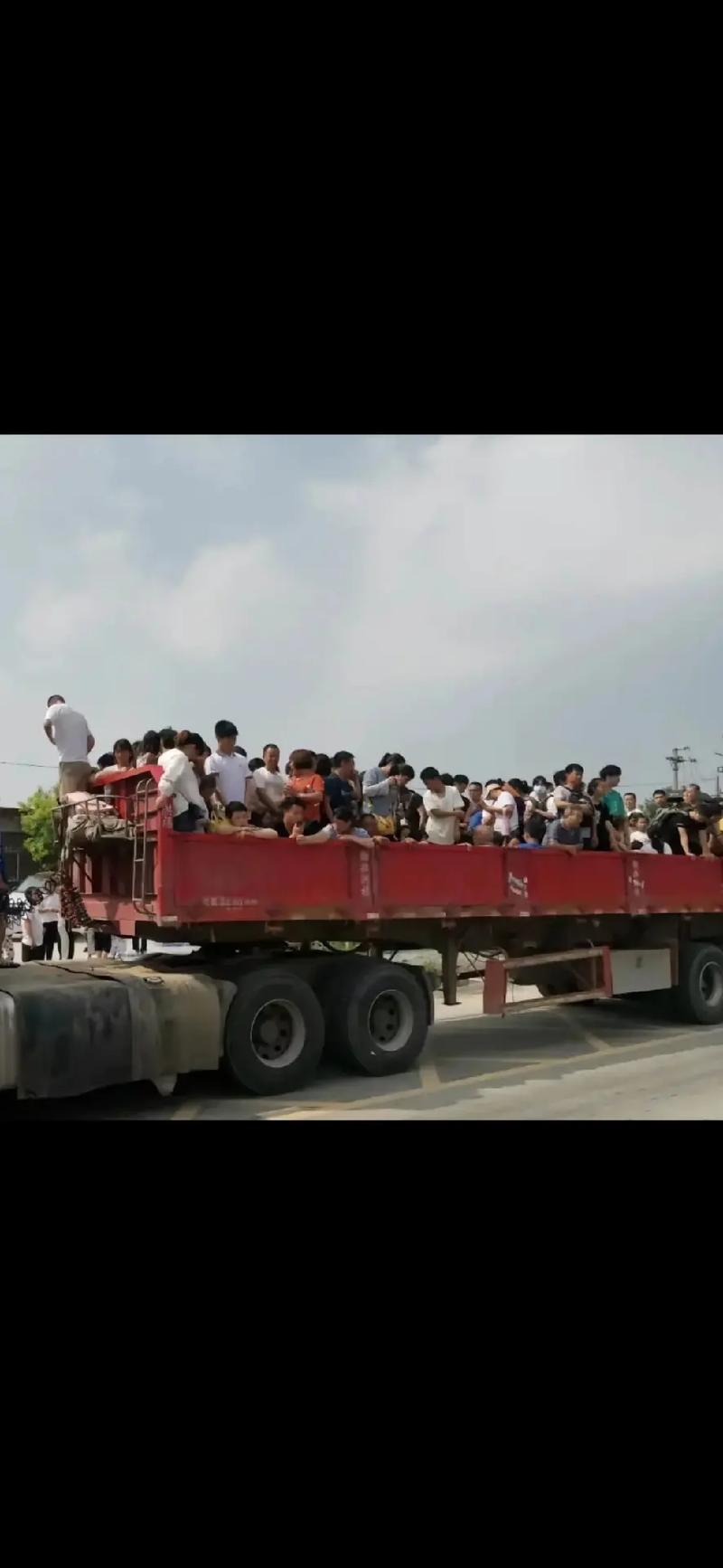 如何拉人进群图标