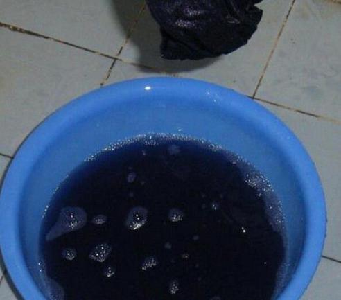 裤子掉色恢复原色