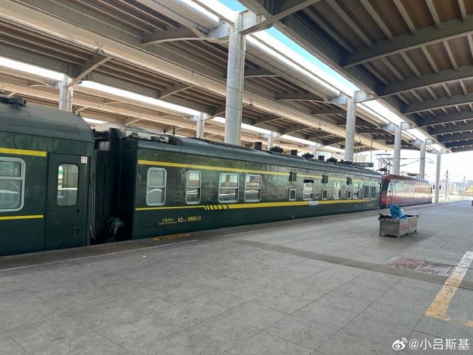 绿皮火车游新疆图标