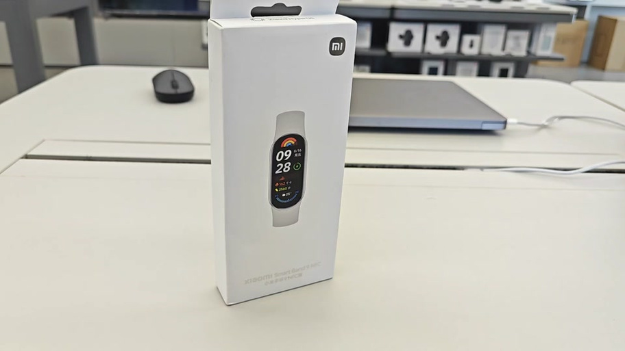 小米手环背部发绿光