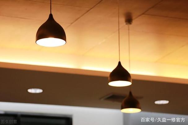 吊灯一闪一闪怎么回事