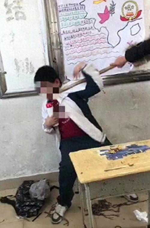 校园霸凌欺凌现场视频图标