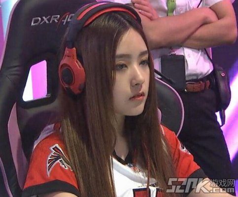lol女辅助选手游戏截图