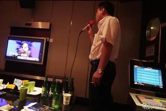 在ktv唱歌声音唱不出来图标