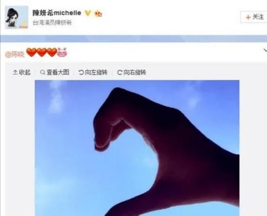 男生比心手势给女生图标