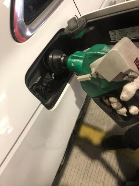 油箱加油时老跳枪图标