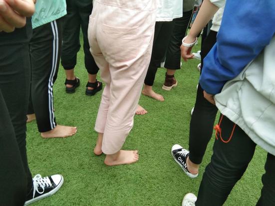 学校要求光脚进教室图标