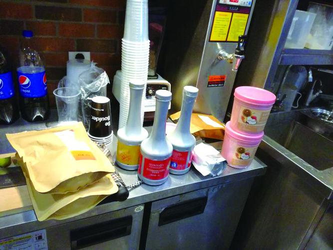 网吧卖过期食品截图