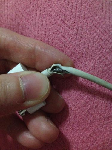 充电线裂了口子还能用吗图标