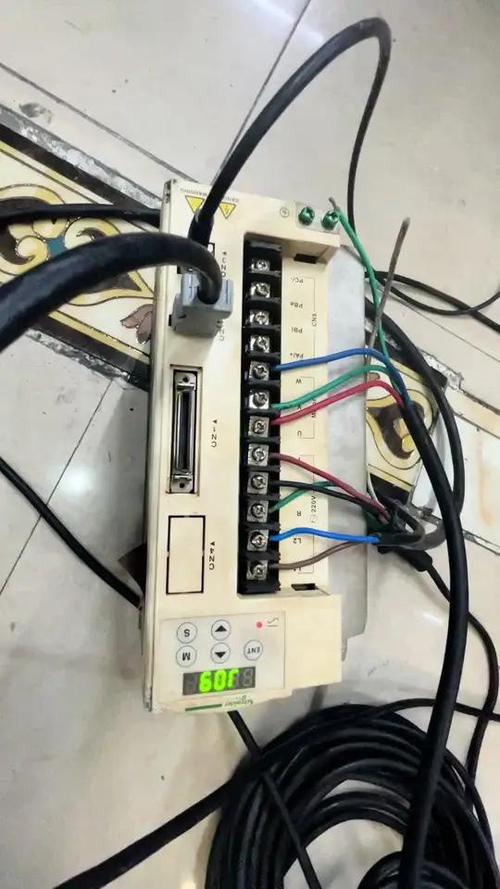 驱动器报警图标