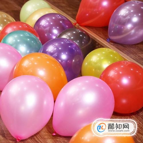 气球如何绑成一串截图