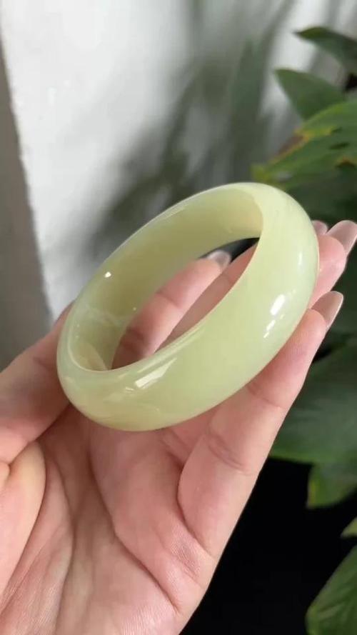 什么颜色的玉最好图标
