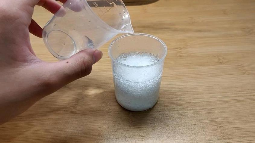 小苏打加白醋点水成冰