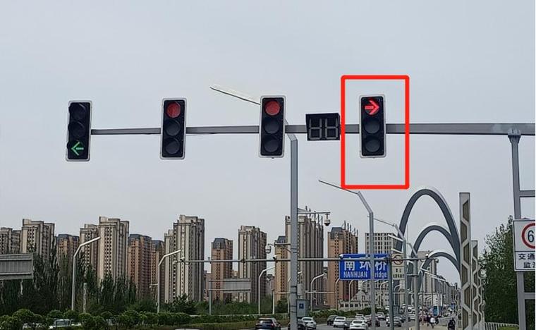 红绿灯一直闪烁黄灯图标