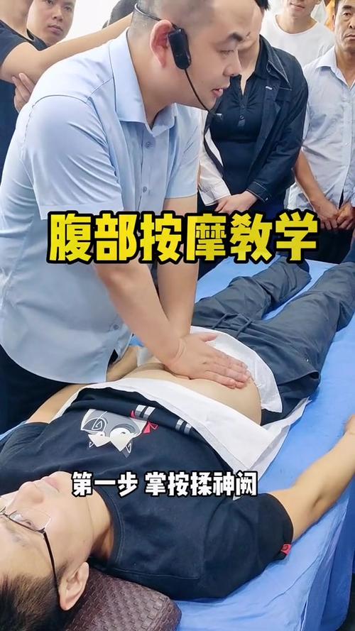 按压肚子的视频图标