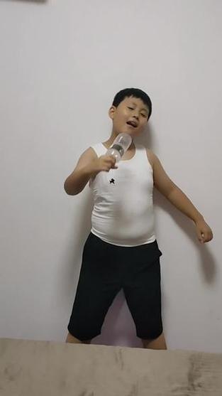 肥胖小学生男孩大肚子图标
