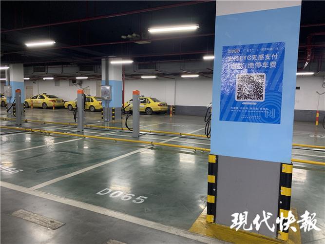 附近大型停车场图标