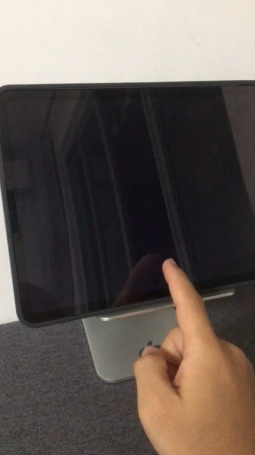 平板屏幕一边正常一边暗图标
