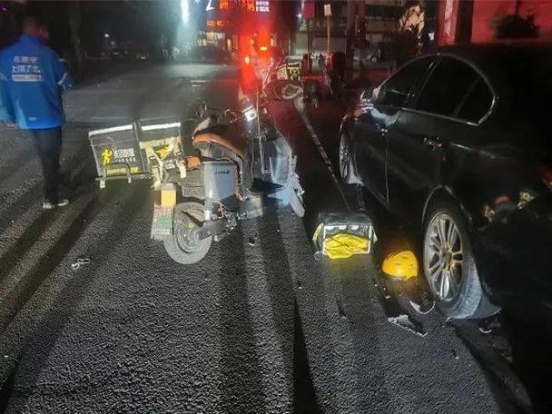 夜间车子被撞图片图标