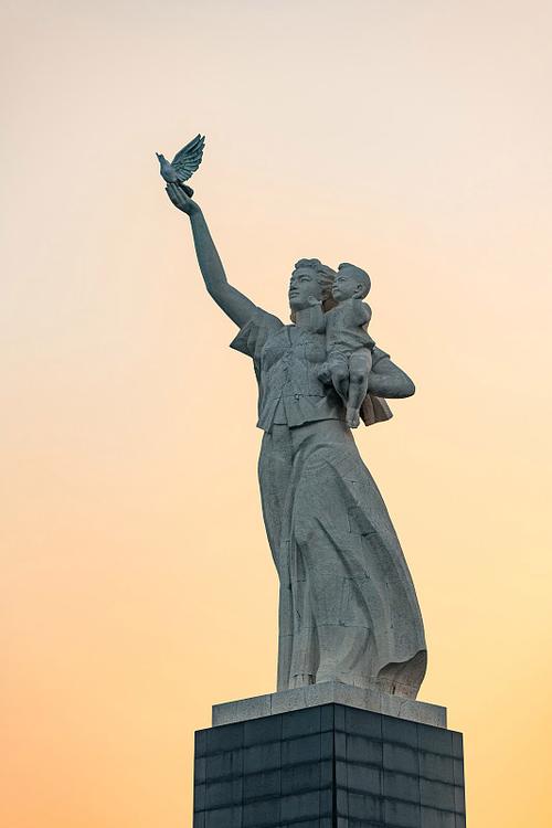 和平精英设置女角色图标
