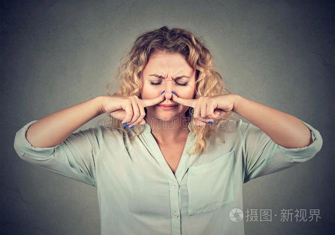 闻到香水味鼻子不舒服图标