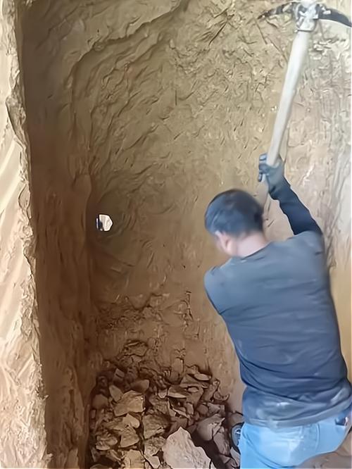 人工挖山洞视频图标